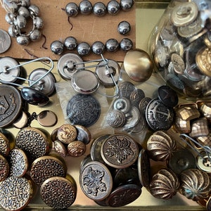 Estate Lot of Vintage Metal Buttons 2 Lbs Many Sets Vtg to Modern ...
