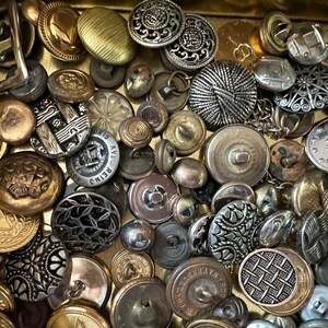 Estate Lot of Vintage Metal Buttons 2 Lbs Many Sets Vtg to Modern ...