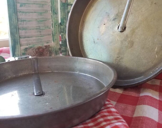 Delicious Pair of Vintage Farmhouse Cake Pans. These Two 10-in Cake ...