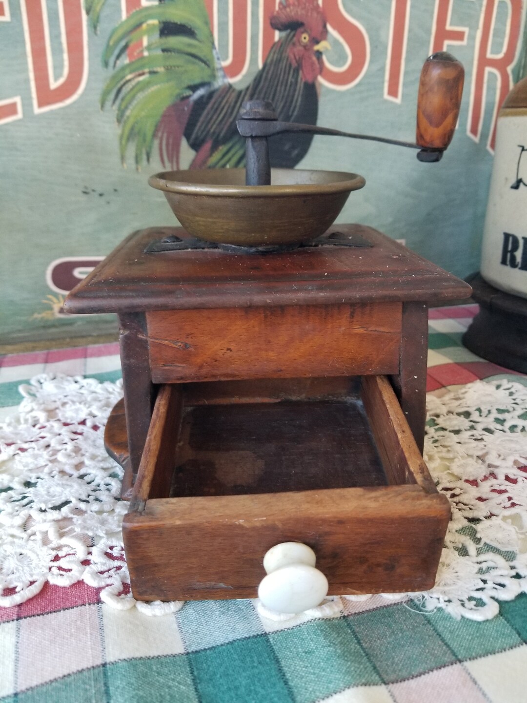 Antique Hand Crank Burr Coffee Grinder. This Rustic Wooden Coffee ...