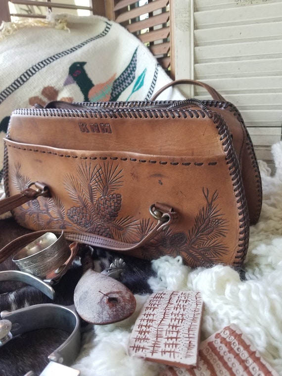 This rustic tooled leather purse is the perfect boho … - Gem