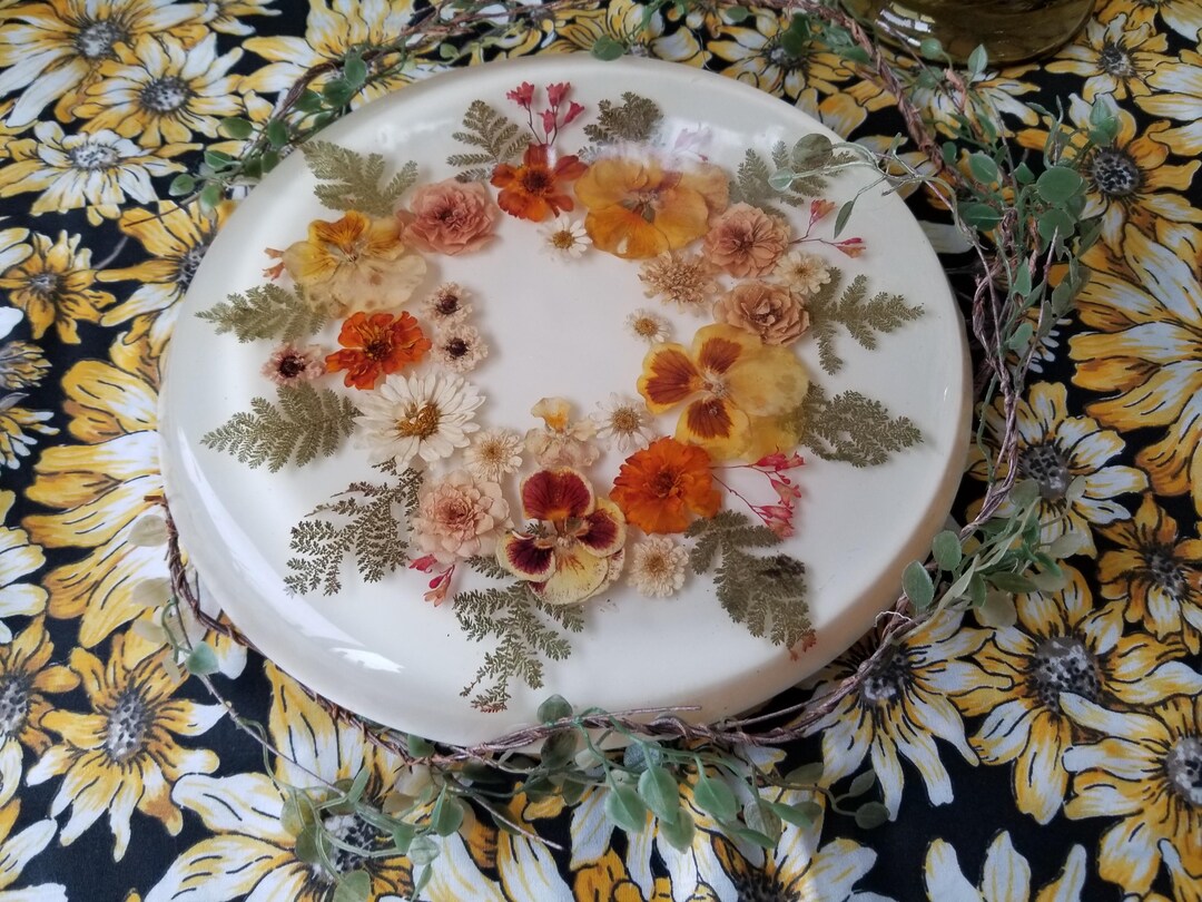Charming Mid-century Lucite Trivet. This Delightful Cottage Core Trivet ...