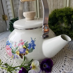 Vintage Enameled Tea Kettle. This Gorgeous Flower Adorned Cream Tea ...