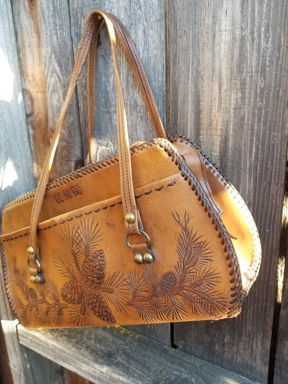 This rustic tooled leather purse is the perfect boho … - Gem