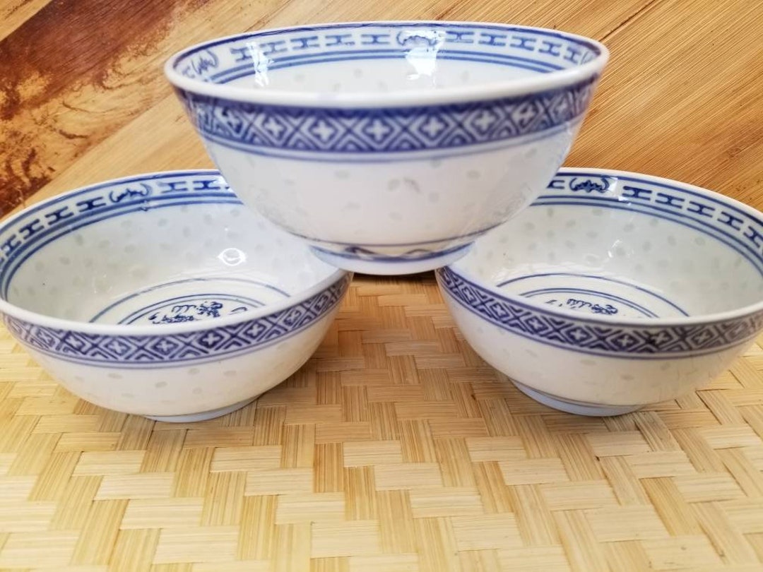 Gorgeous Trio of Blue and White Rice Patterned Noodle Bowls. These 3 ...