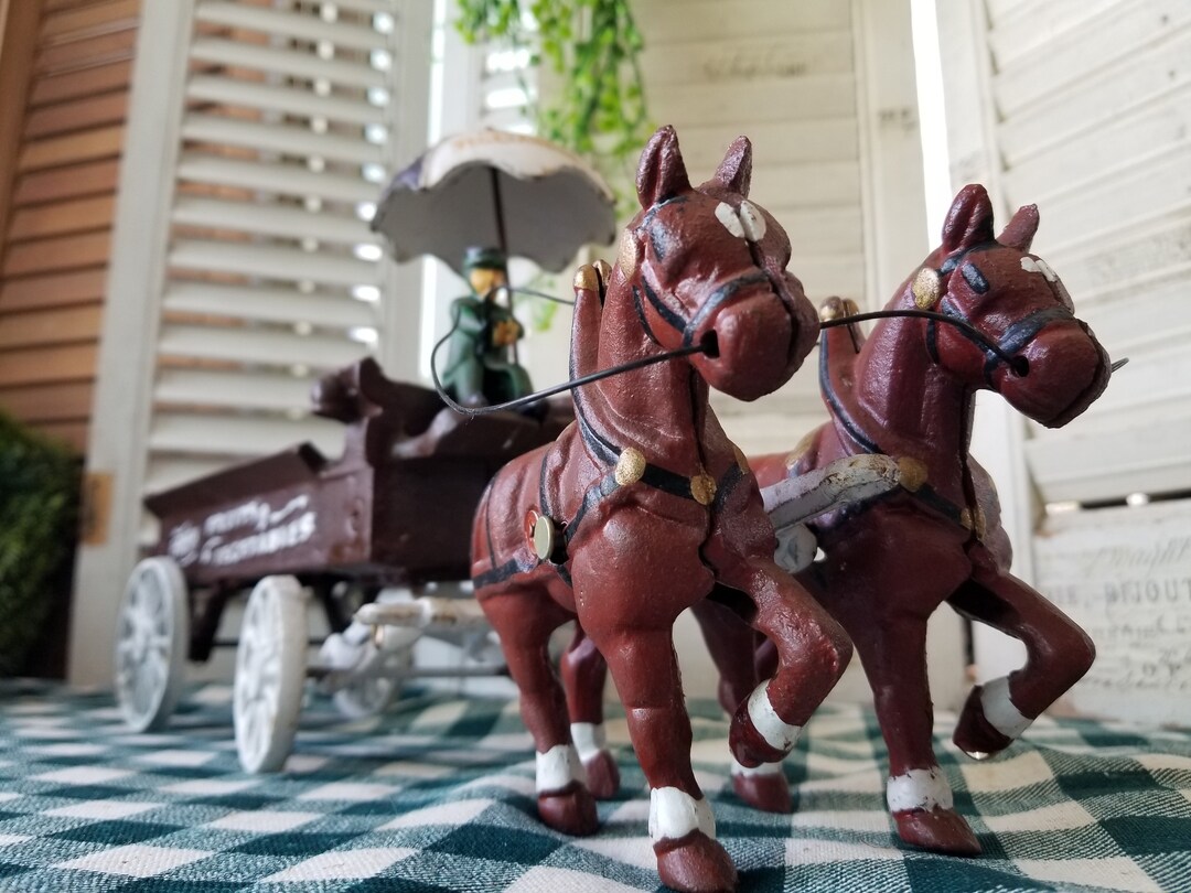 Vintage 1950s Cast Iron Horse and Wagon Toy. This Charming Horse Drawn ...