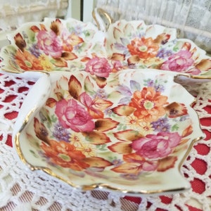 Spectacular Vibrant Hand-painted and Numbered Saji Fancy China. This ...