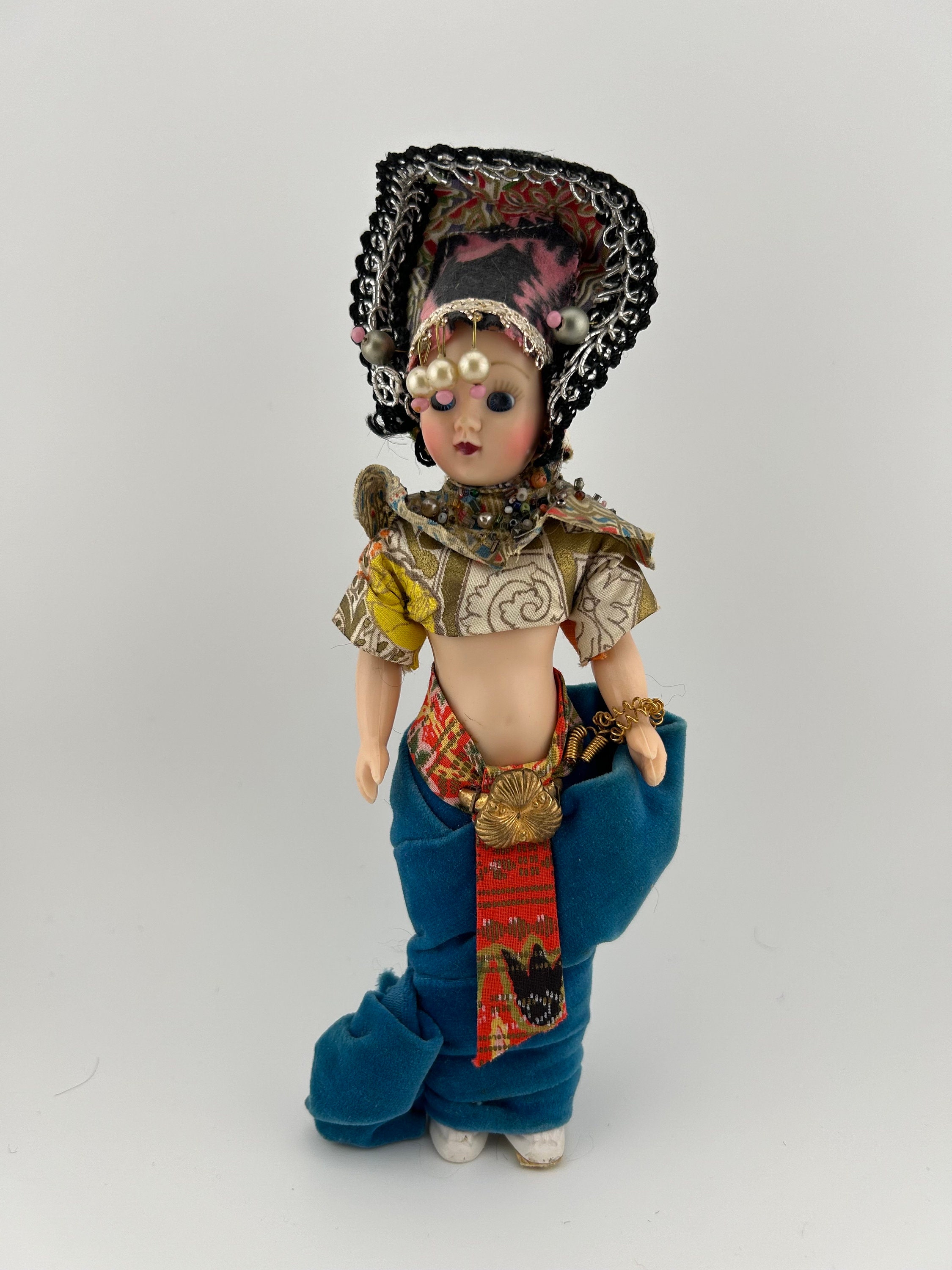 Vintage Around the World Dolls, Lot of Vintage Blinking International ...