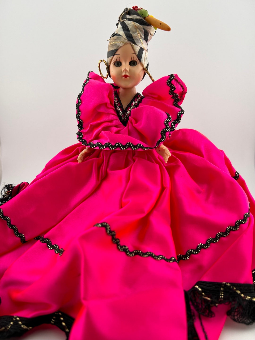 Vintage Around the World Dolls, Lot of Vintage Blinking International ...