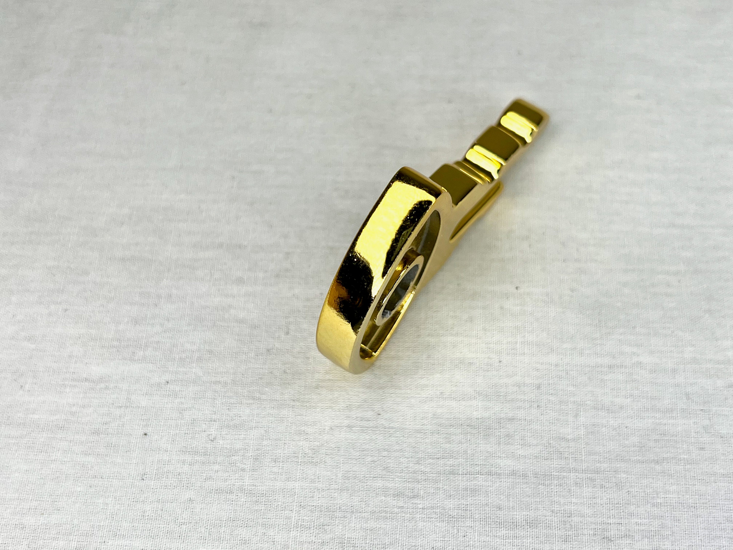 007, Goldeneye Gold Key, Real Prop Replica, Gold Plated Metal, Display ...