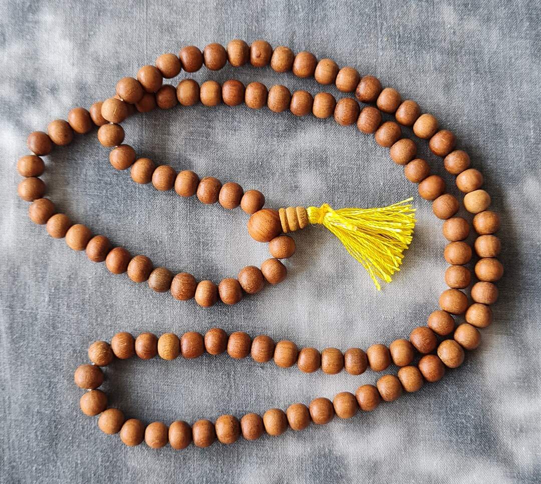 Mala en véritable bois de santal ~ Mala en bois de santal (1276) - Etsy ...
