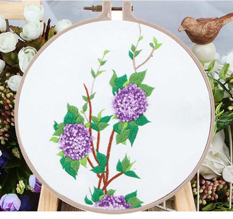 Embroidery Kit Flowers Beginner Embroidery Kit - Modern Flower Pattern ...