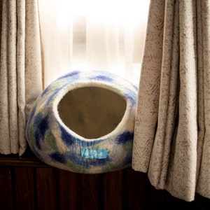 Europa Blue Cat Cave Bed, Everest Pet Cave, Handmade Using 100% New ...