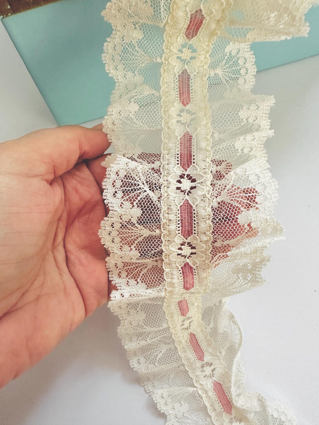 16 YRD Lot - Vintage Style Cream Lace Trim With Mauve Accent. Matching ...