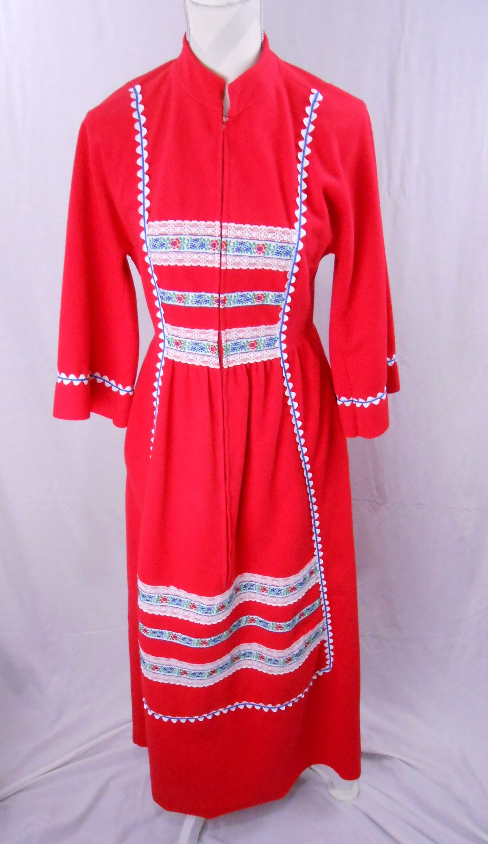 Vintage 1970's Housecoat by Vasserette - Etsy