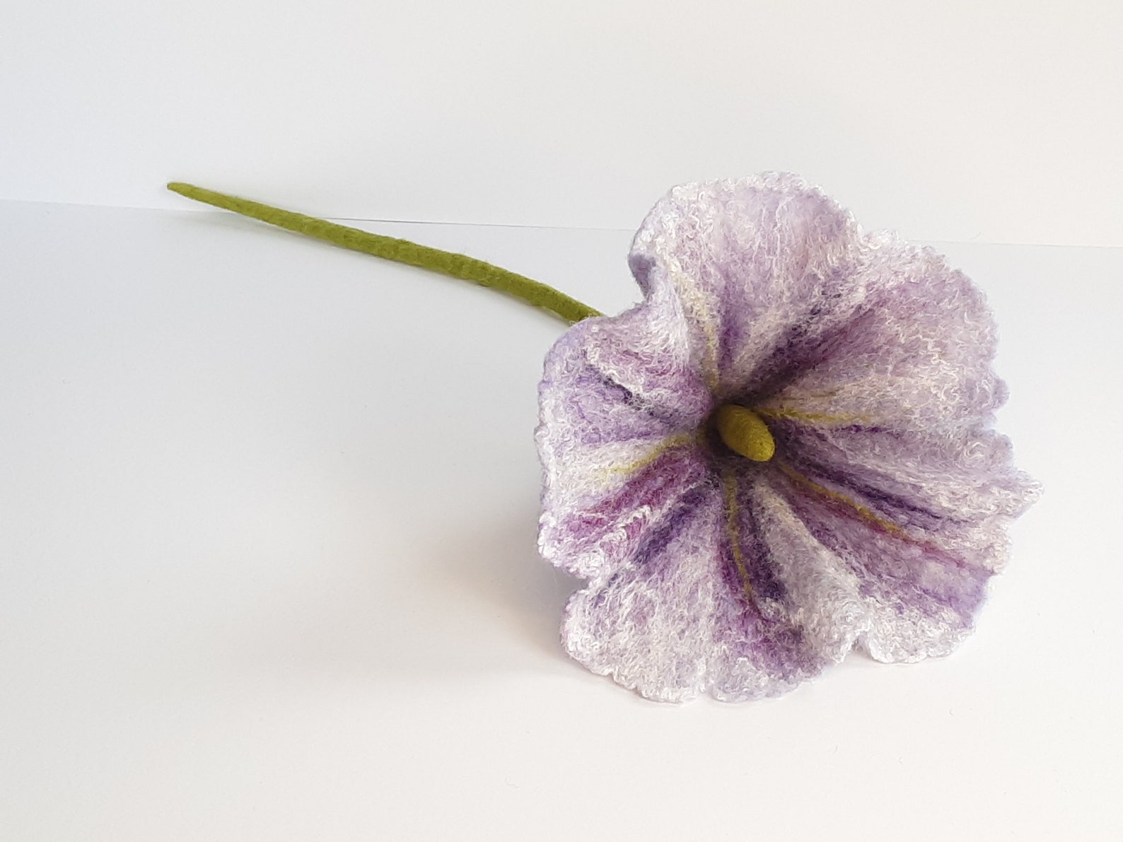 Edle Deko Blume gefilzt, Filzblüte , Filz Blumen, Filz Blüten, Blüten ...