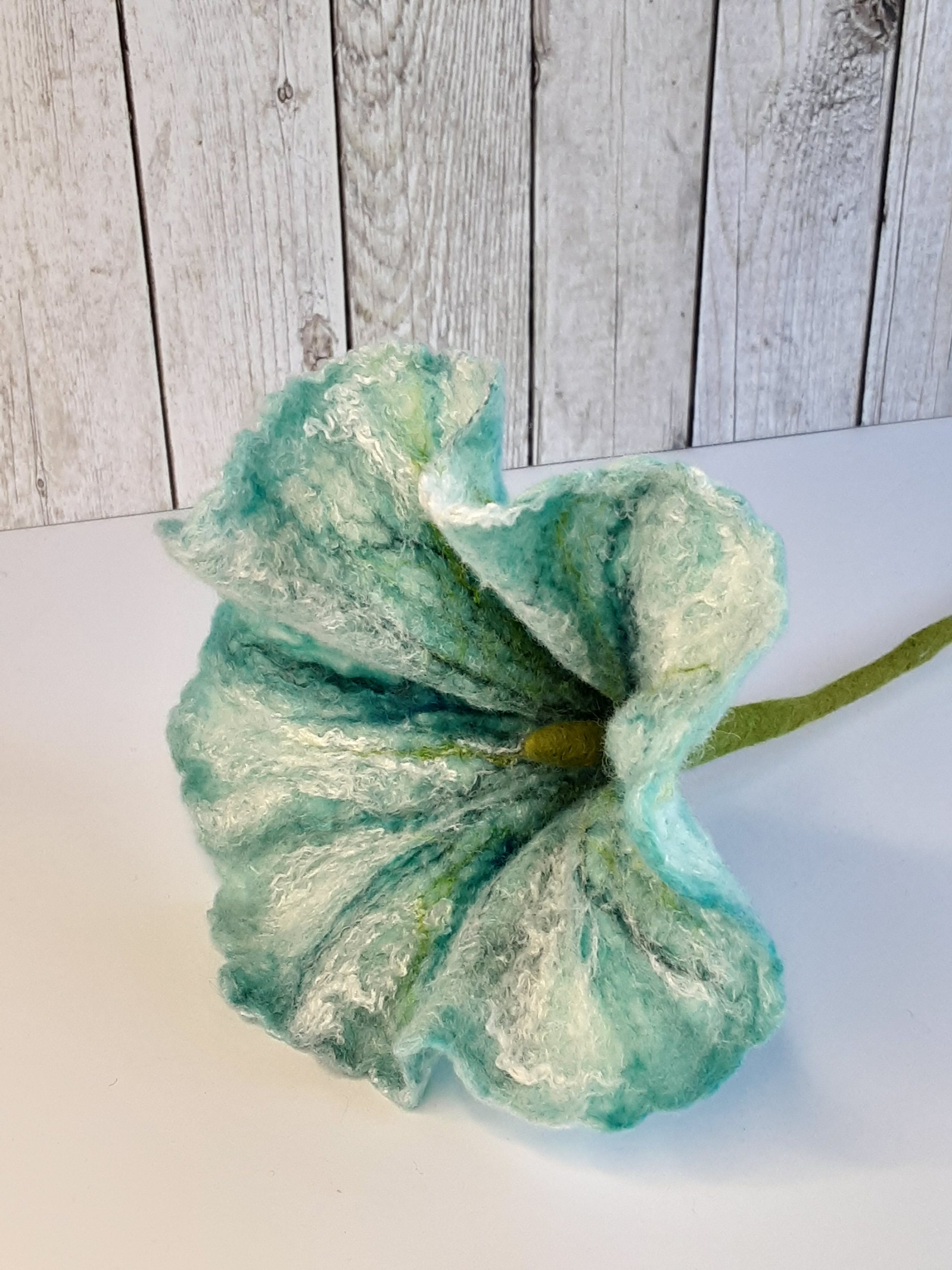 Edle Deko Blume gefilzt, Filzblüte , Filz Blumen, Filz Blüten, Blüten ...