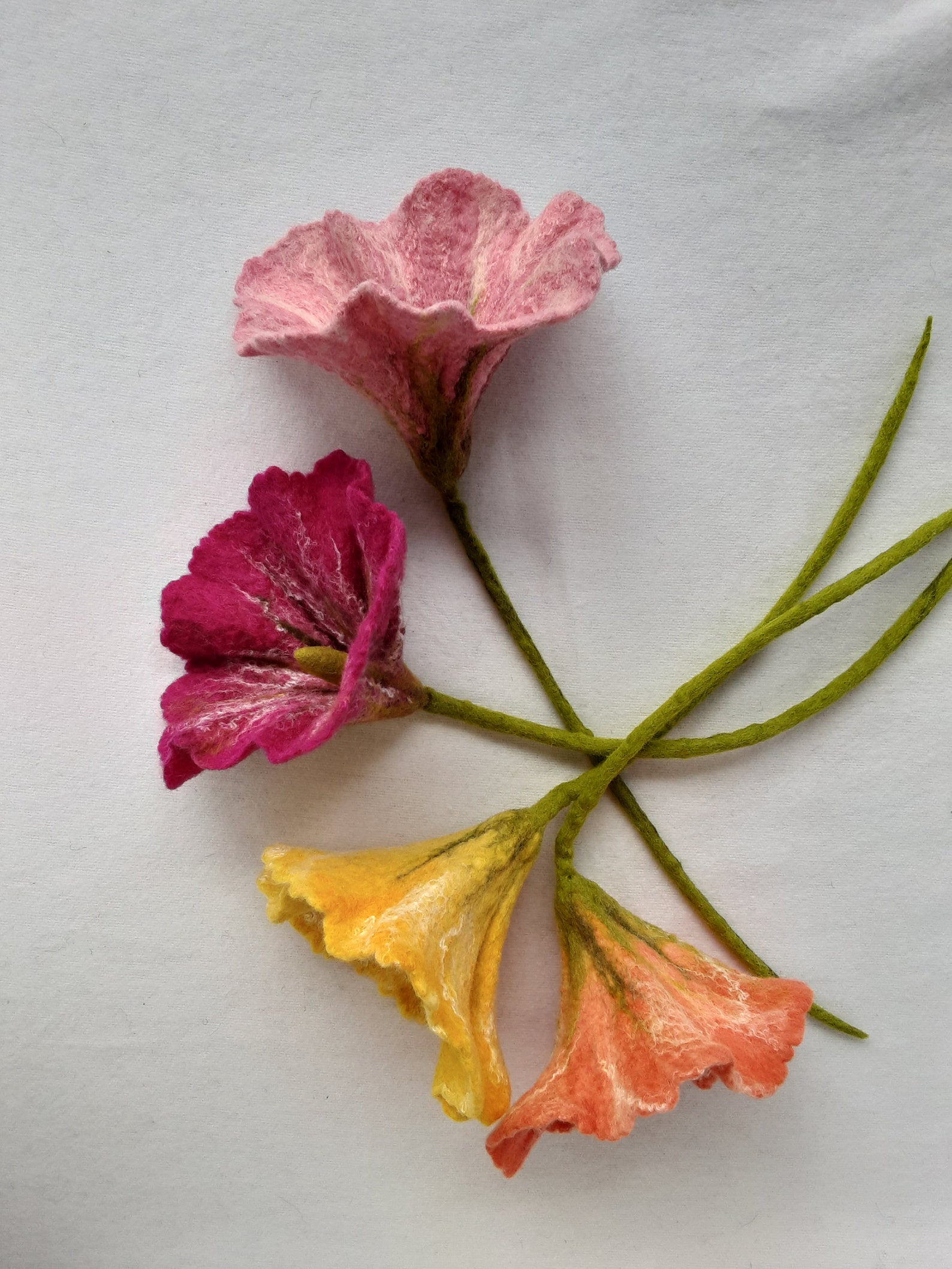 Edle Deko Blume gefilzt, Filzblüte , Filz Blumen, Filz Blüten, Blüten ...