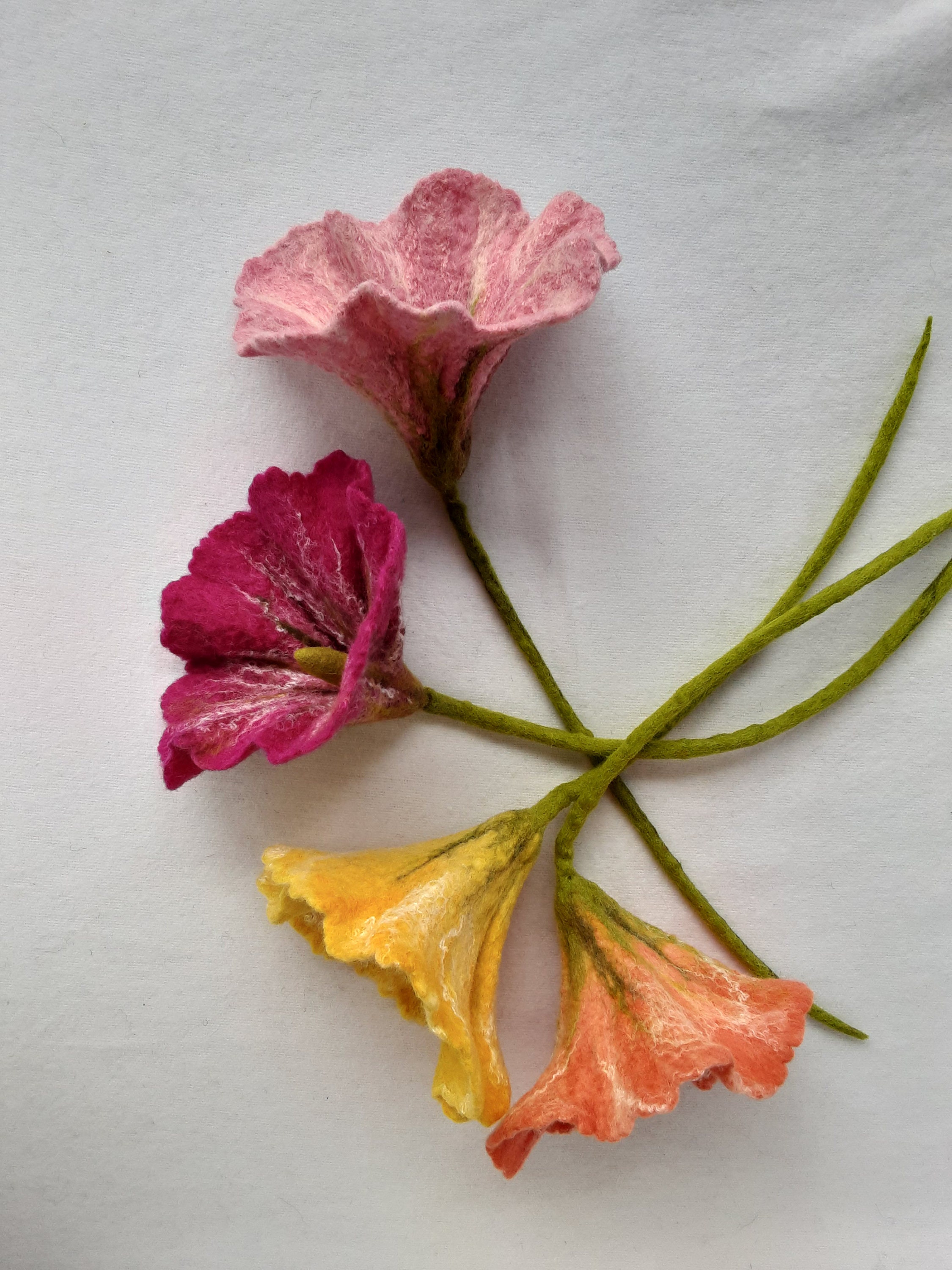 Edle Deko Blume gefilzt, Filzblüte , Filz Blumen, Filz Blüten, Blüten ...