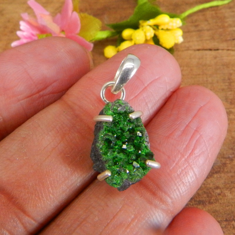 Uvarovite Garnet - Etsy