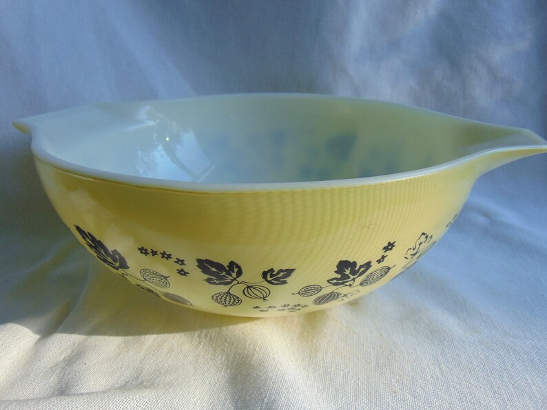 PYREX CINDERELLA Bowl GOOSEBERRY Yellow 444 Large Pyrex Bowl | Etsy