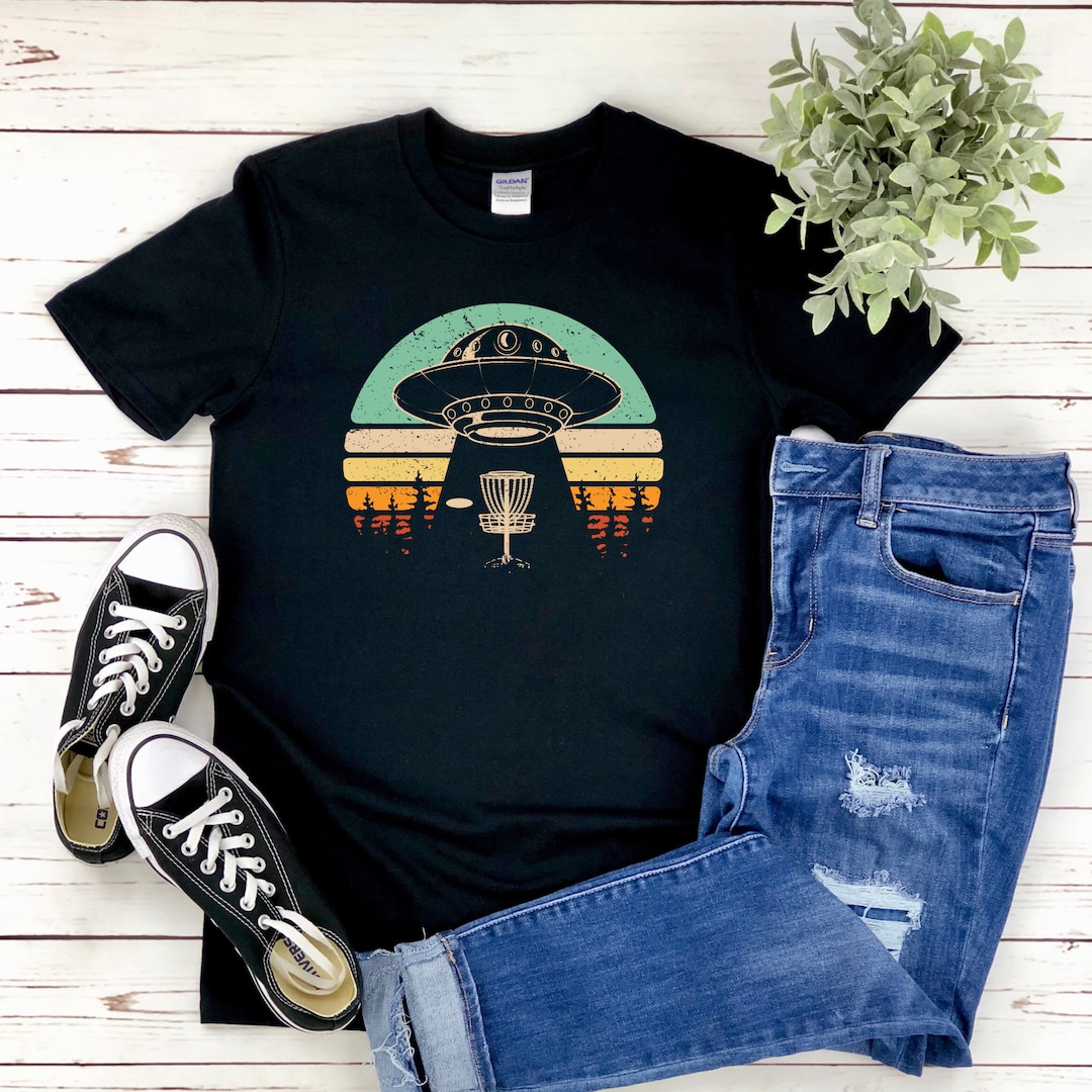 Retro Unique Alien Spaceship Disc Golf Lover T Shirt Gift | Frisbee ...