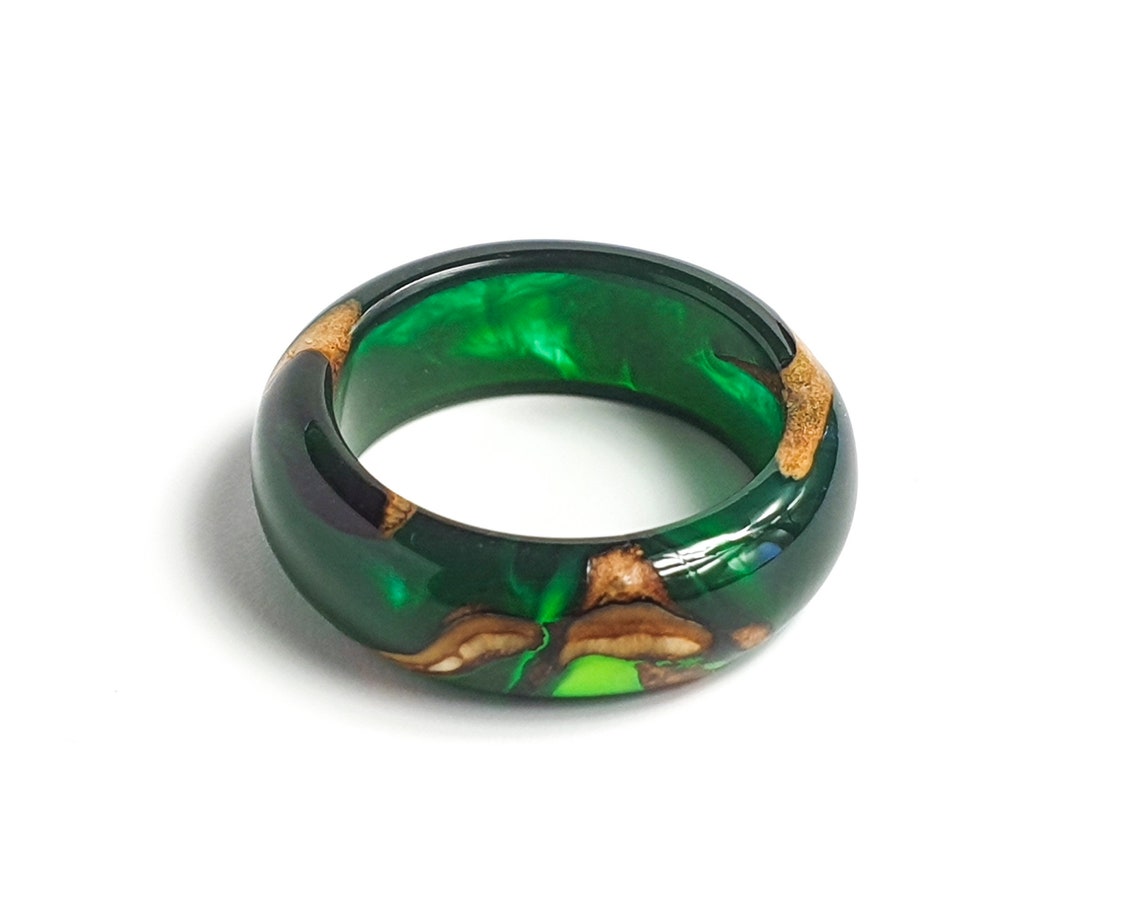 US 8 Pine Cone and Resin Ring // Green Ring // Wooden Ring // Natural ...