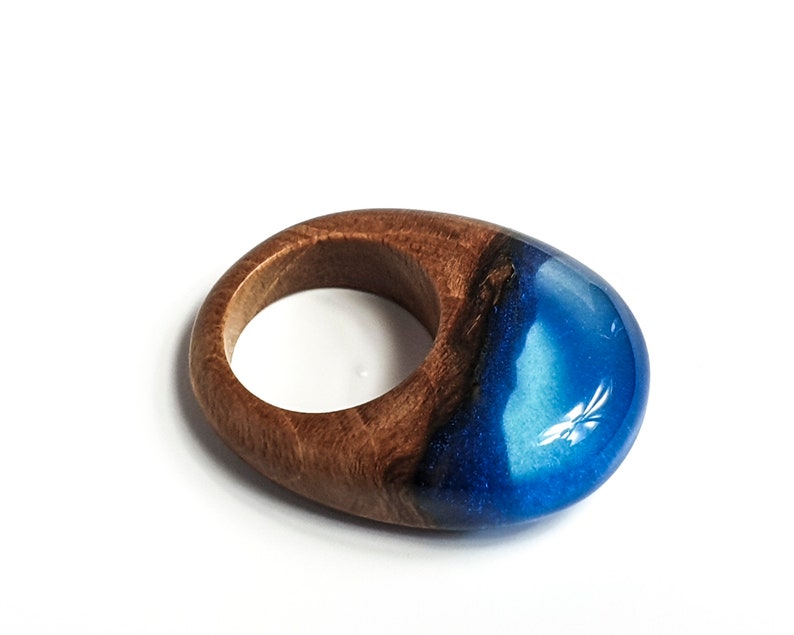 US 7 Sparkling Wood and Blue Resin Ring // Blue Ring // Wooden - Etsy