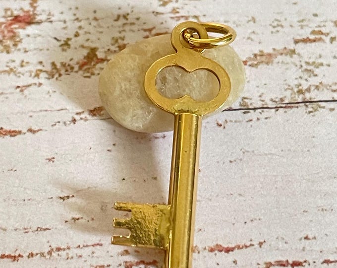 18k Yellow Gold Key Charm Pendant - Etsy