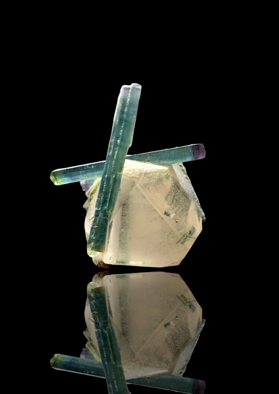 Extremely Rare and Unique Shape Tourmaline Crystal on Quartz Indicolite ...