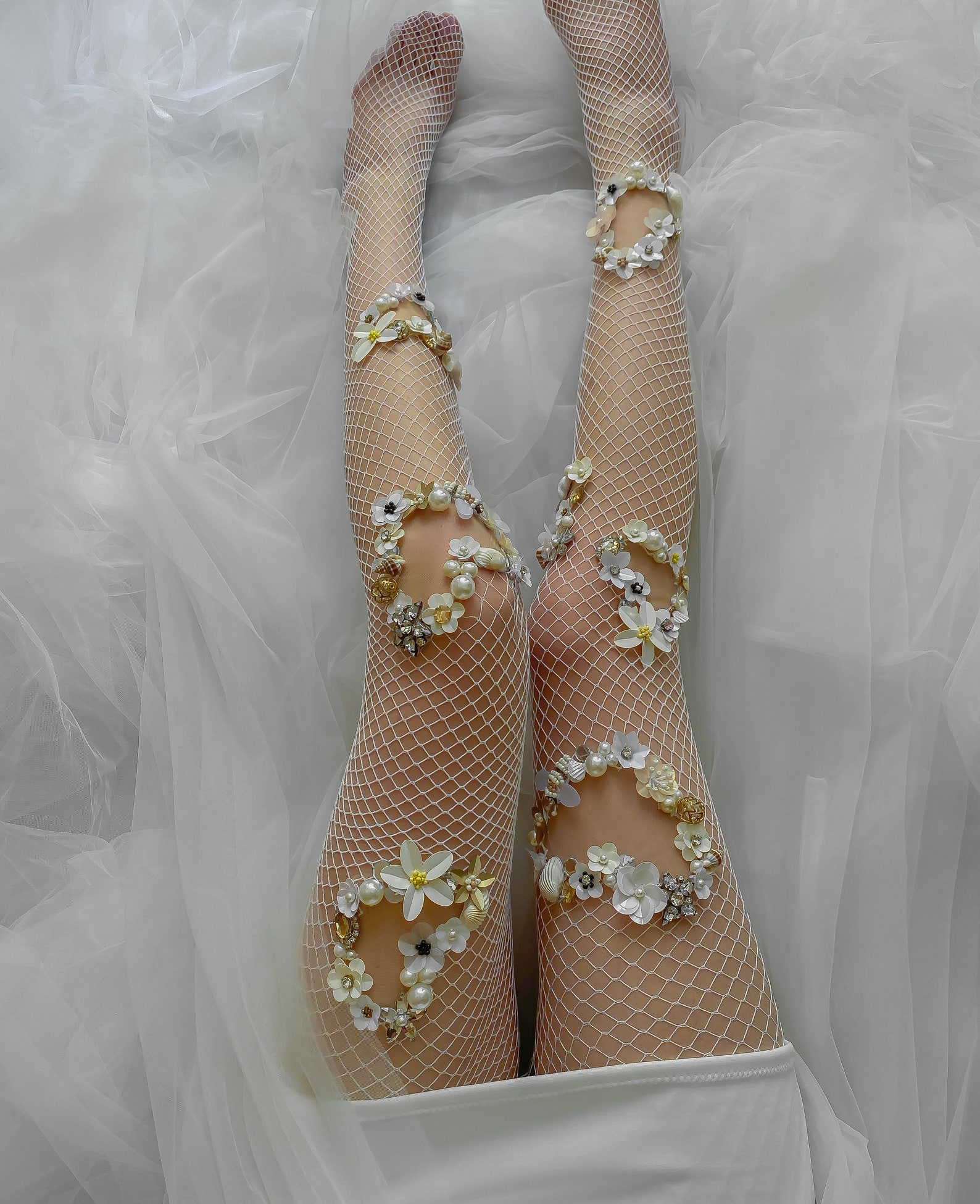 Snow White's Heart Fishnet Stockings Flower Vintage - Etsy Sweden