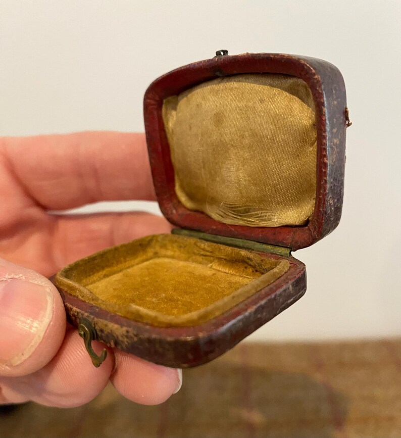 Small Georgian Leather Box. Antique Jewellery Box From the Georgian Era ...