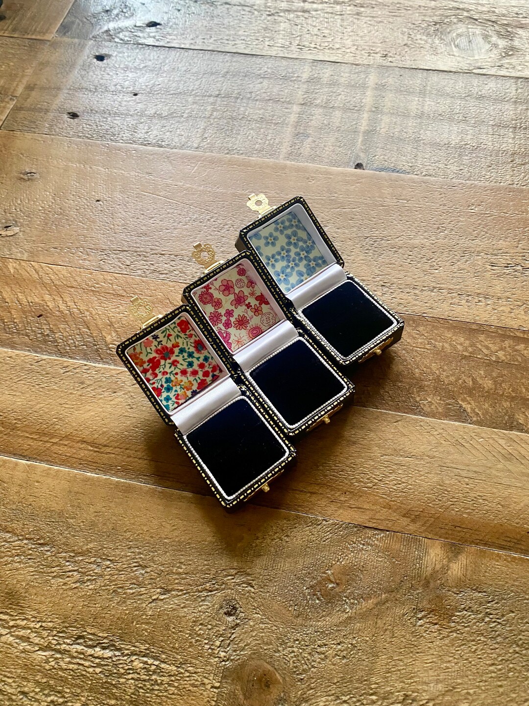 Beautiful Vintage Style Ring Box. Antique Style Jewelry Box With Floral ...