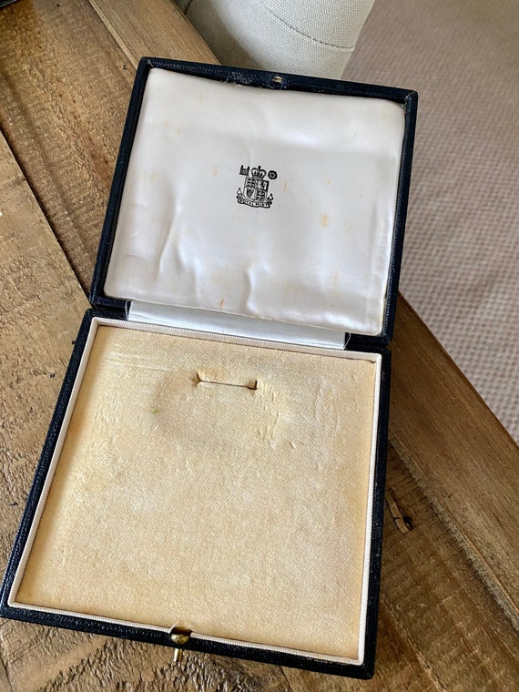 Rare Vintage Box for an MBE Medal with Ribbon and Pap… - Gem