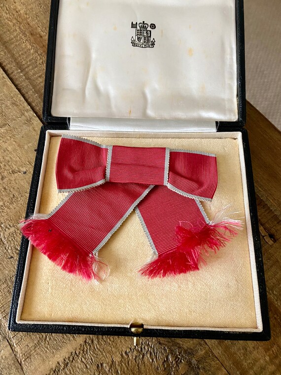 Rare Vintage Box for an MBE Medal with Ribbon and Pap… - Gem
