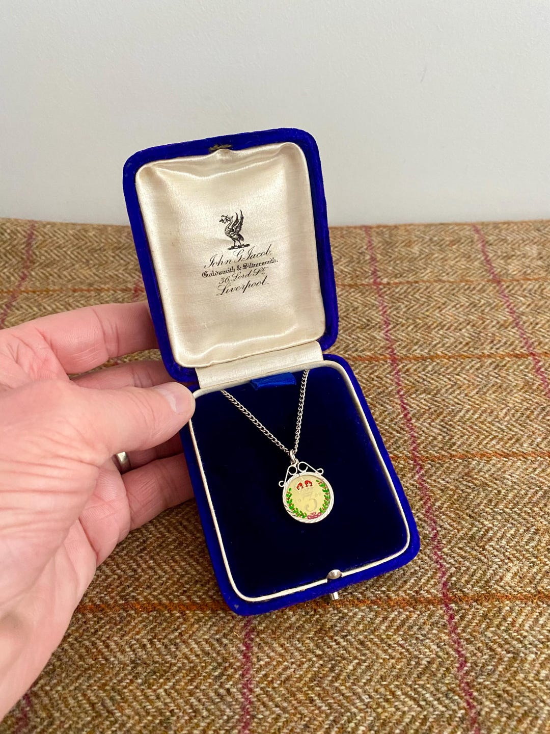 Beautiful Velvet Vintage Jewellery Box. Antique Necklace Pendant Box ...