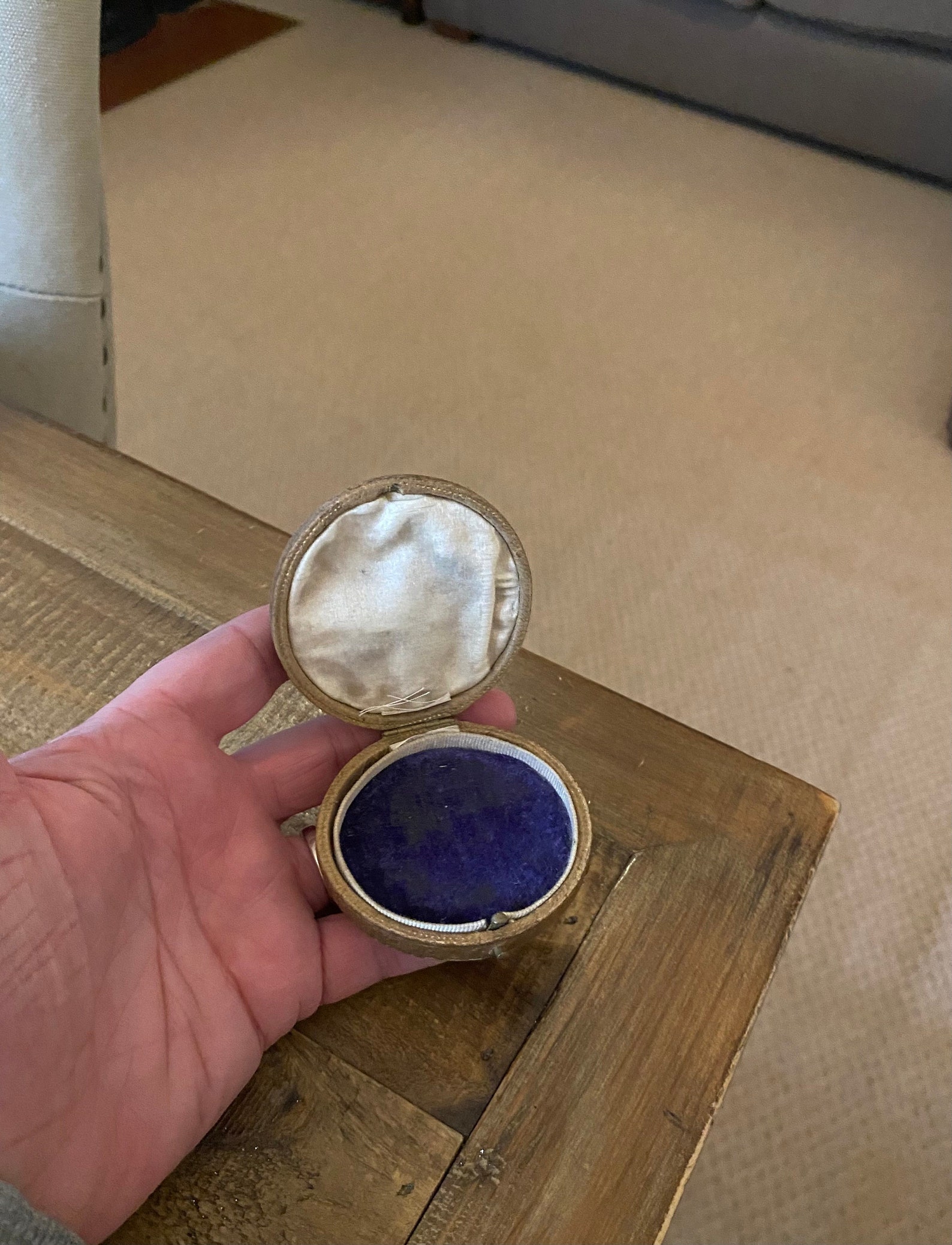 Small Round Leather Antique Jewellery Box. Vintage Jewelry - Etsy UK