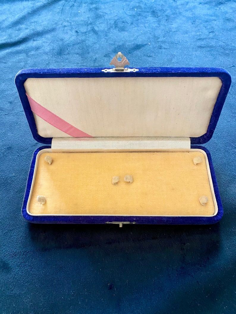 Vintage Jewellery Box. Vintage Velvet Jewelry Case for a Necklace - Etsy