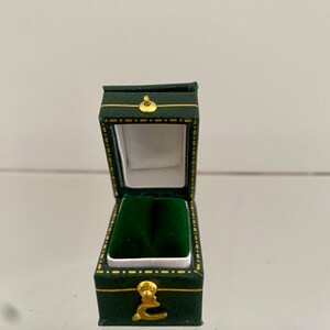 Unusual Victorian Style Ring Box. Small Vintage Style Jewellery Box to ...