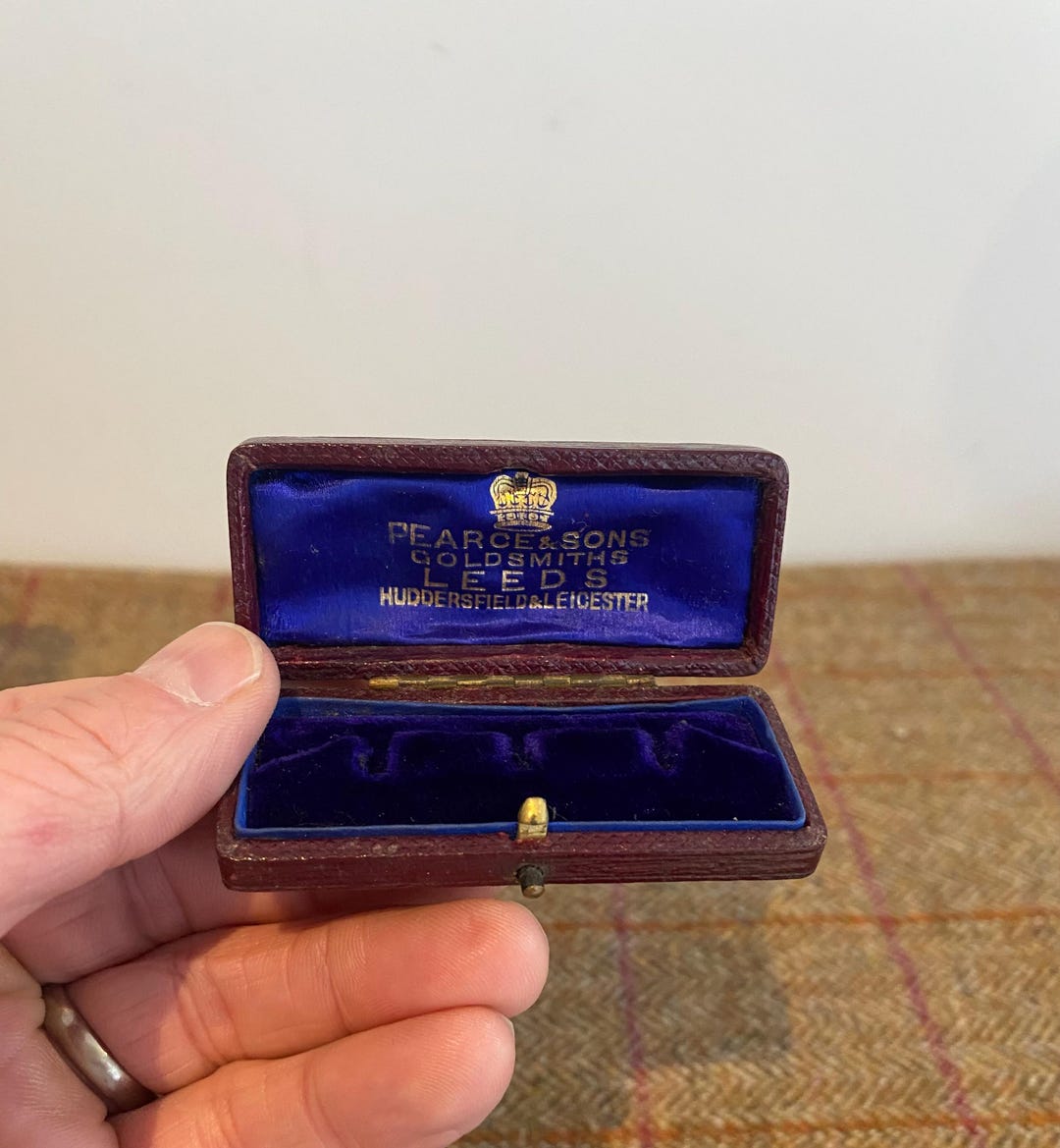 Small Vintage Leather Jewellery Box. Antique Jewelry Box for Shirt ...