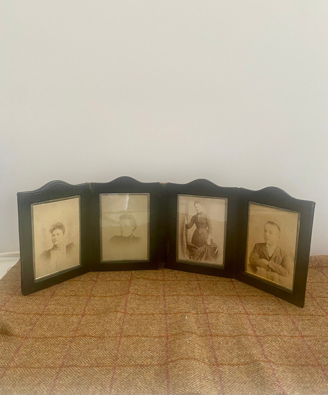 A Beautiful Leather Victorian Concertina Photo Frame. Antique Folding ...