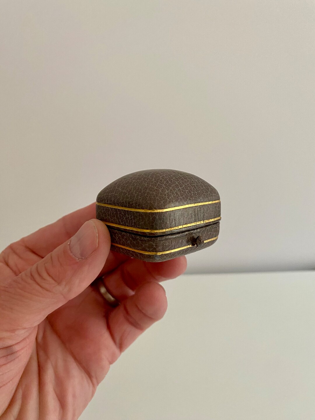 Stunning Leather Antique Ring Box. Vintage Ring Box. Vintage Jewellery ...