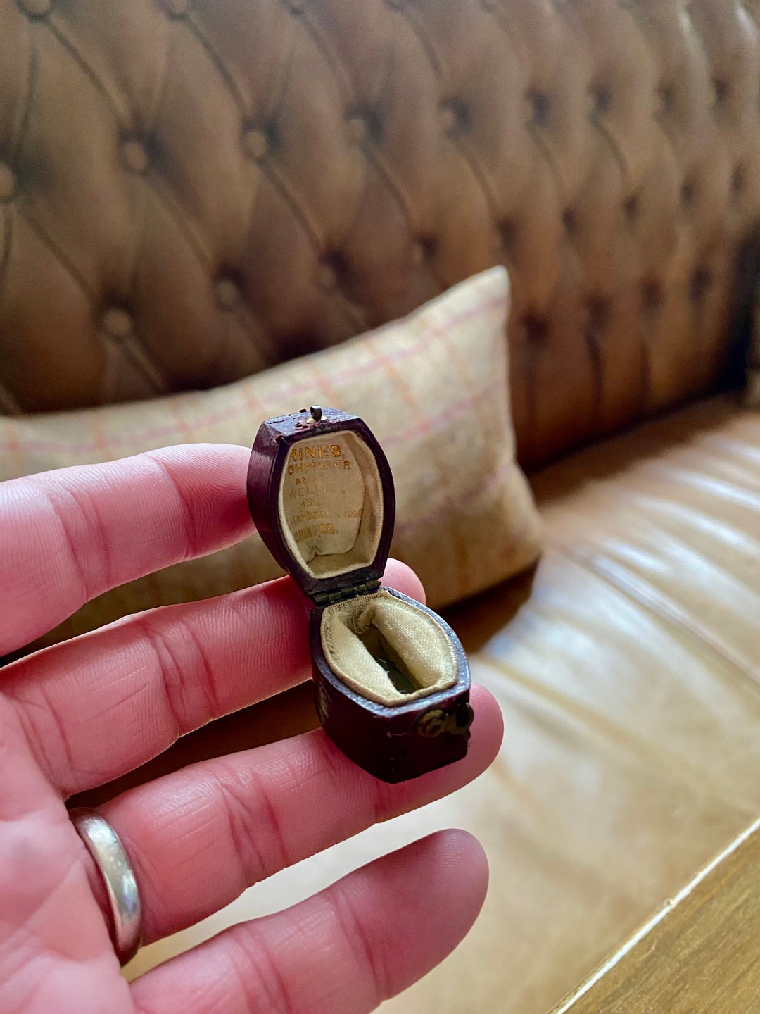 Victorian Antique Leather Ring Box. Small Vintage Ring Box. Vintage ...