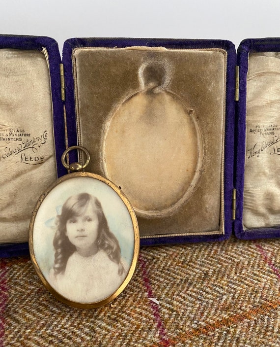 Antique Portrait Box with Double doors and stand. Vin… - Gem