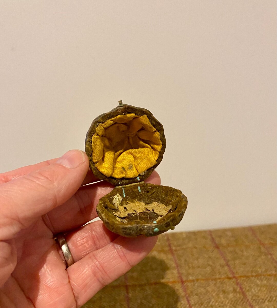 Small Victorian Antique Jewelry Box. Vintage Shell Shaped Jewellery Box ...