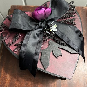 Gothic Heart Gift Box, Bat Themed Valentine’ Day Gift Set, Black Heart ...