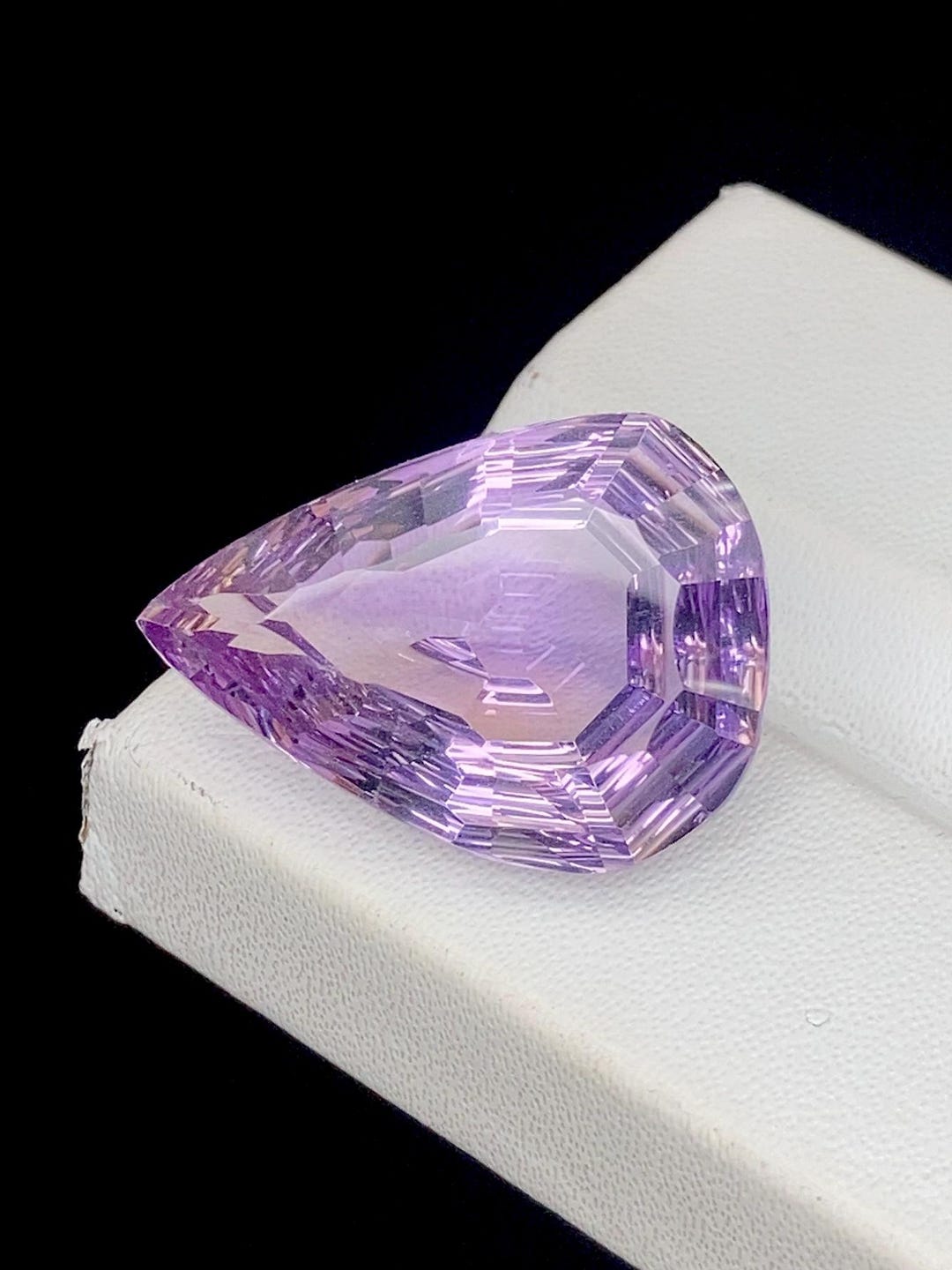 Enchanting Hand Cut Lavender Amethyst Gemstone 13.70ct, 21x15x9mm Its ...