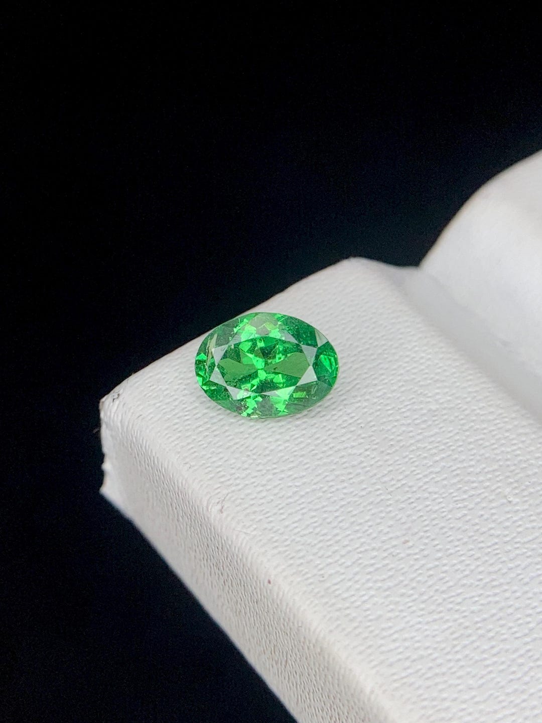 Enchanting Beauty of Tsavorite Garnet Gemstone 0.85ct, 6.8x5.0x3.3mm ...