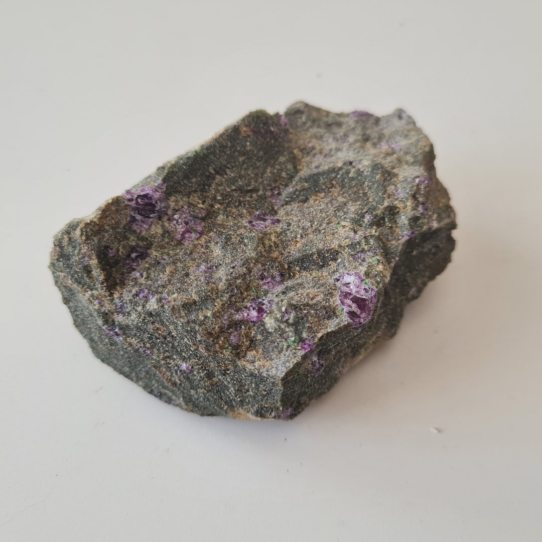 Pyrope in Olevine Specimen Crystal Mineral Specimen Collector Mineral ...