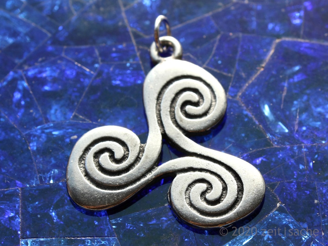 Pendant Celtic Trinity Three-whirlpool Triskele Necklace Triskelion ...